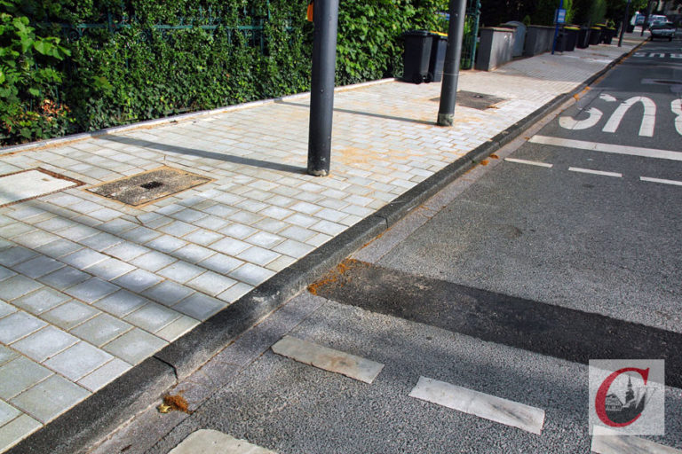 » Wird angepasst: Bordstein in Berghauser Straße neu, aber zu hoch ...