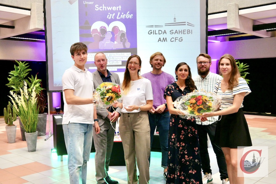 » Alltag im Iran: Gilda Sahebi zu Gast am Carl-Fuhlrott-Gymnasium ...