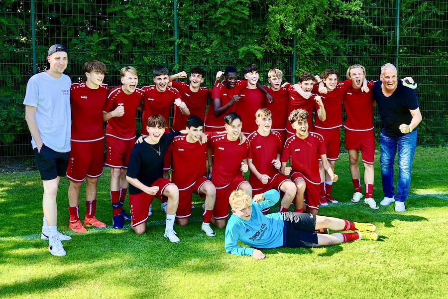 » Berlin, sie kommen! FBR-Fußballer holen NRW-Meisterschaft 2024 ...
